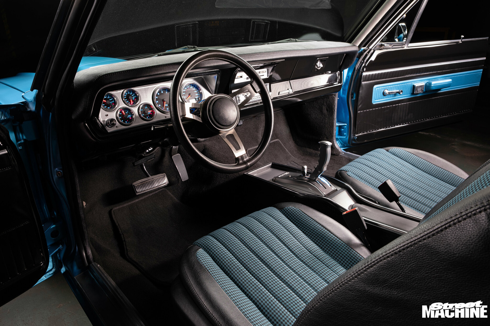 Gen III Hemi-powered 1970 Dodge Dart Swinger